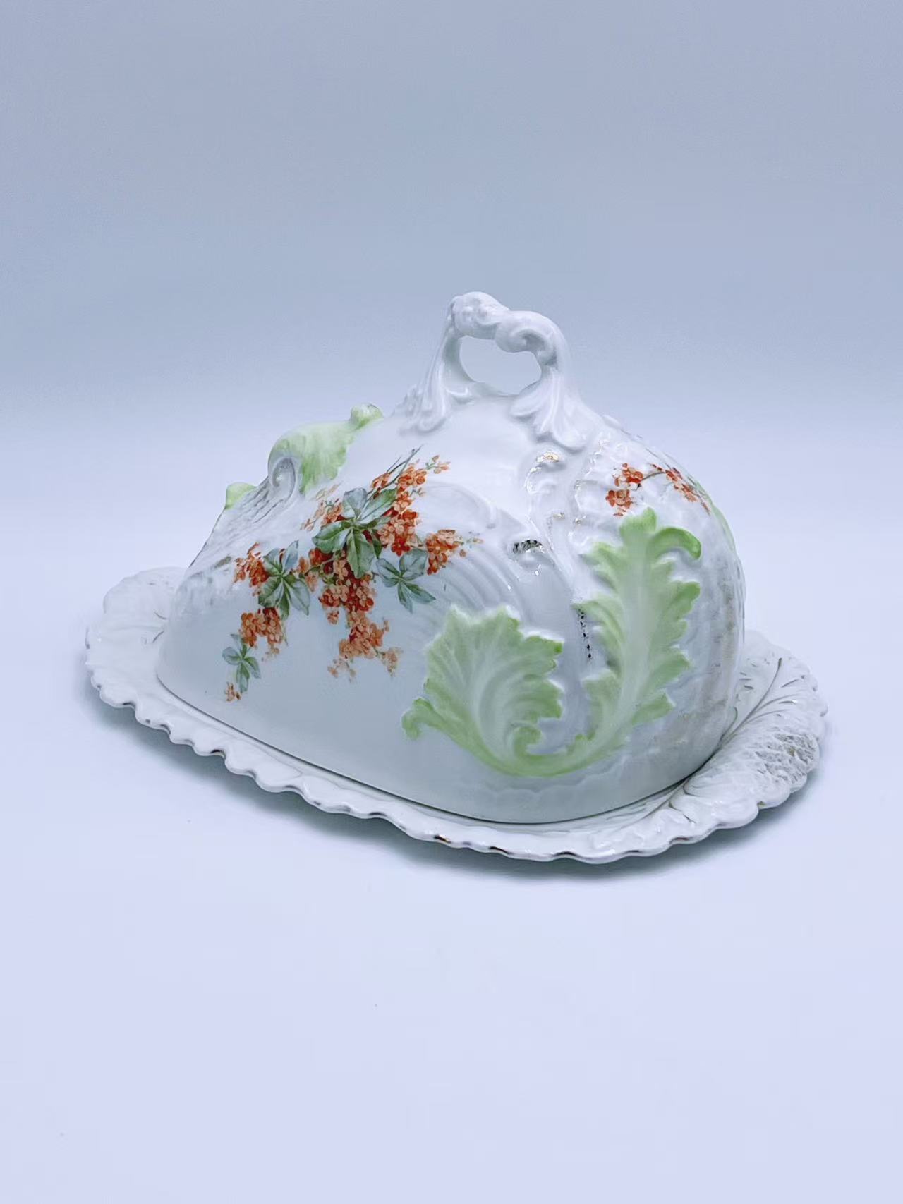 Rokokko stil Osteklokke i porselen | Auksjon