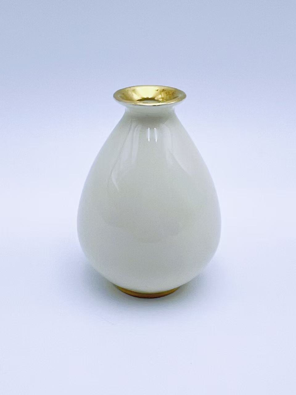 PP- Nora G. Art Deco Vase i elfenben farge | Auksjon