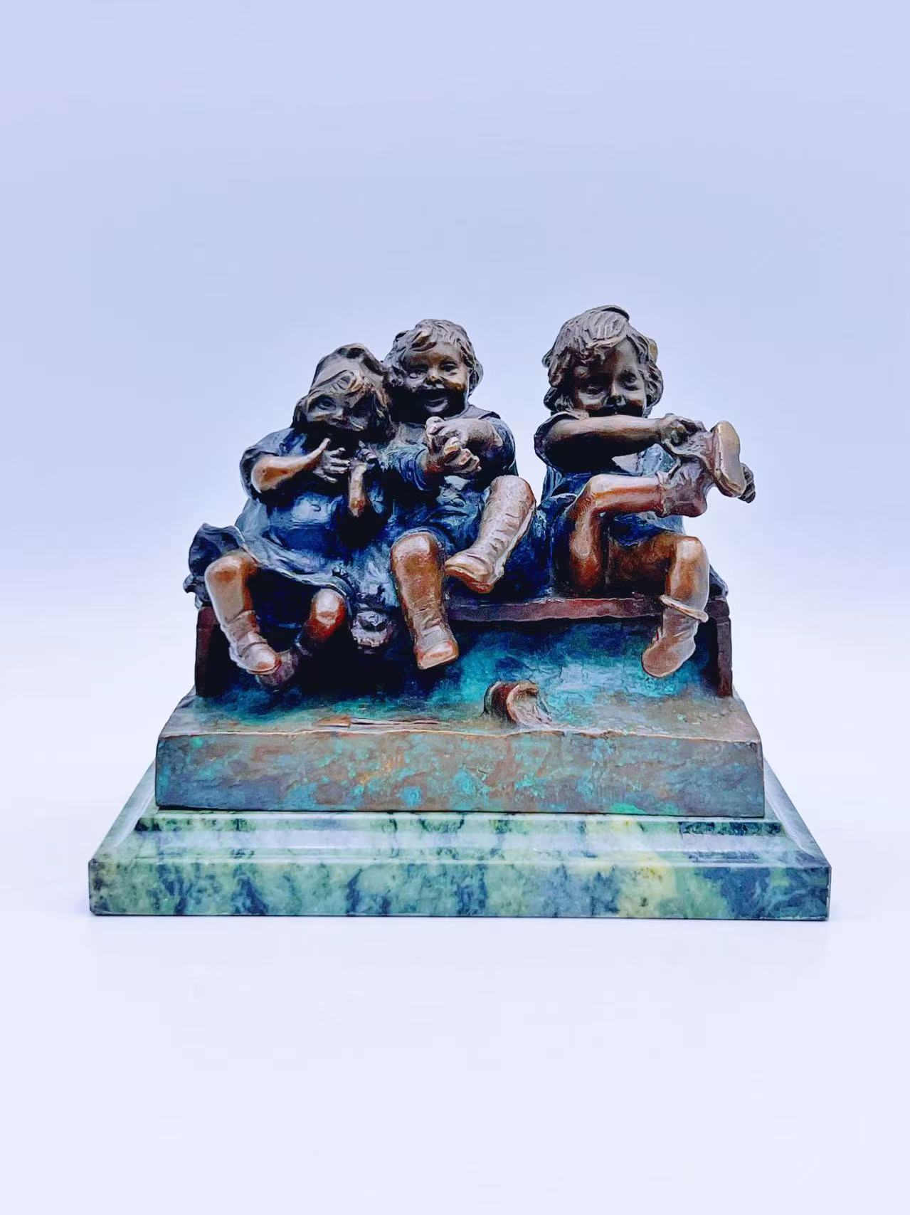 Juan Clara (1875-1958) Bronseskulptur "Watching Somethi | Auksjon
